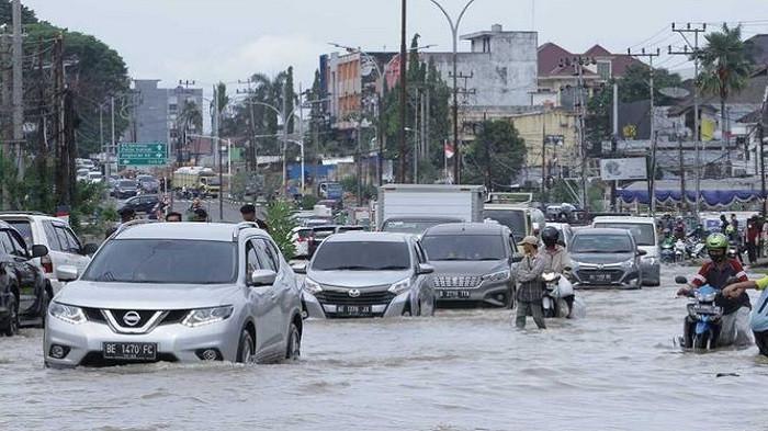 Mobil Bekas Banjir? Ini Biaya Solusi Perbaikan yang Perlu Anda Ketahui ... Mobil Bekas Banjir? Ini Biaya Solusi Perbaikan yang Perlu Anda Ketahui ...