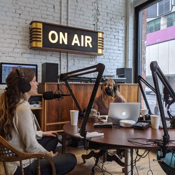 Biaya Membuat Ruangan Podcast Berkelas dengan Budget Hemat | Info Biaya