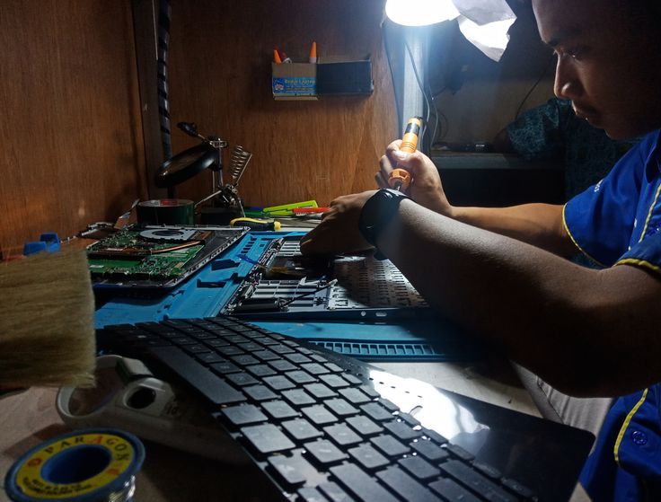 Biaya Perbaikan Laptop Layar Pecah, Keyboard Rusak, dan Komponen Lain ...